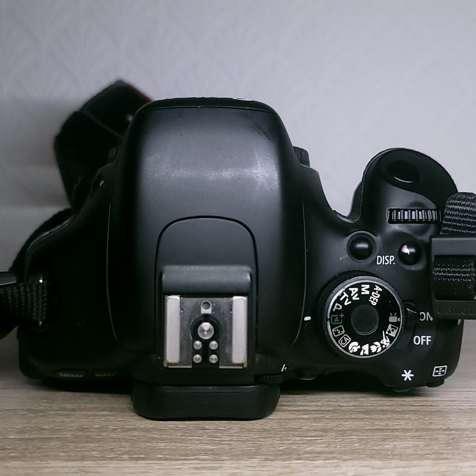 Canon EOS 600D DSLR Pristine + 18-55mm Lens Charger, Battery & 4GB SD ...