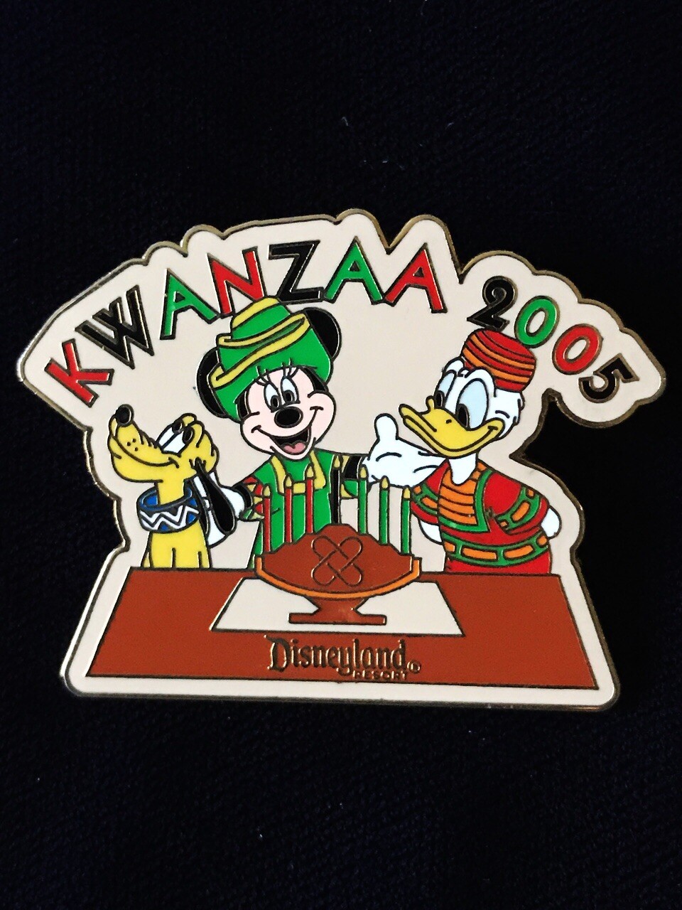 Disney Disneyland Kwanzaa Holiday 2005 Pluto, Minnie, Donald Pin LE 500 ...
