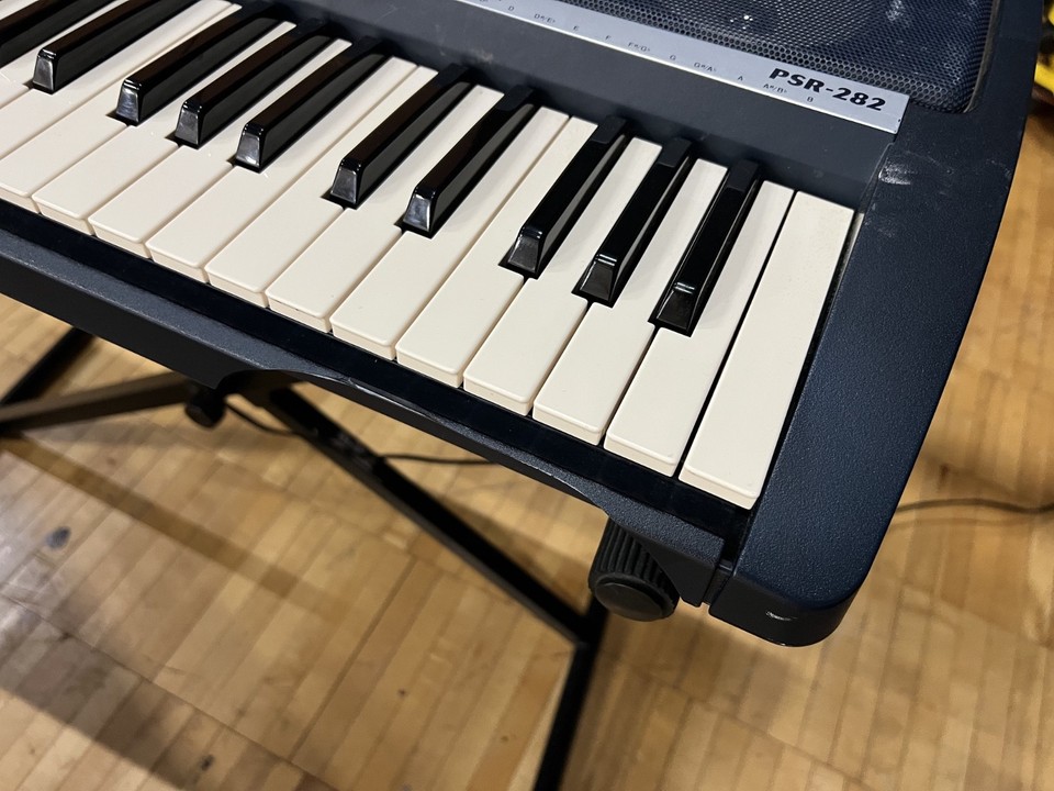 Yamaha PSR-282 Portatone Electronic Keyboard - SEE VIDEO - Works Great ...