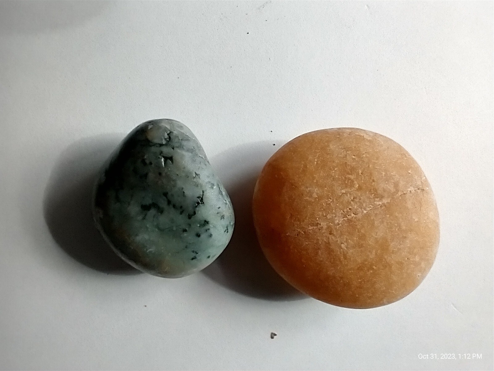 surf tumbled Unknown Mineral Stone Crystal Specimen 22 Gr 2 pcs looks ...