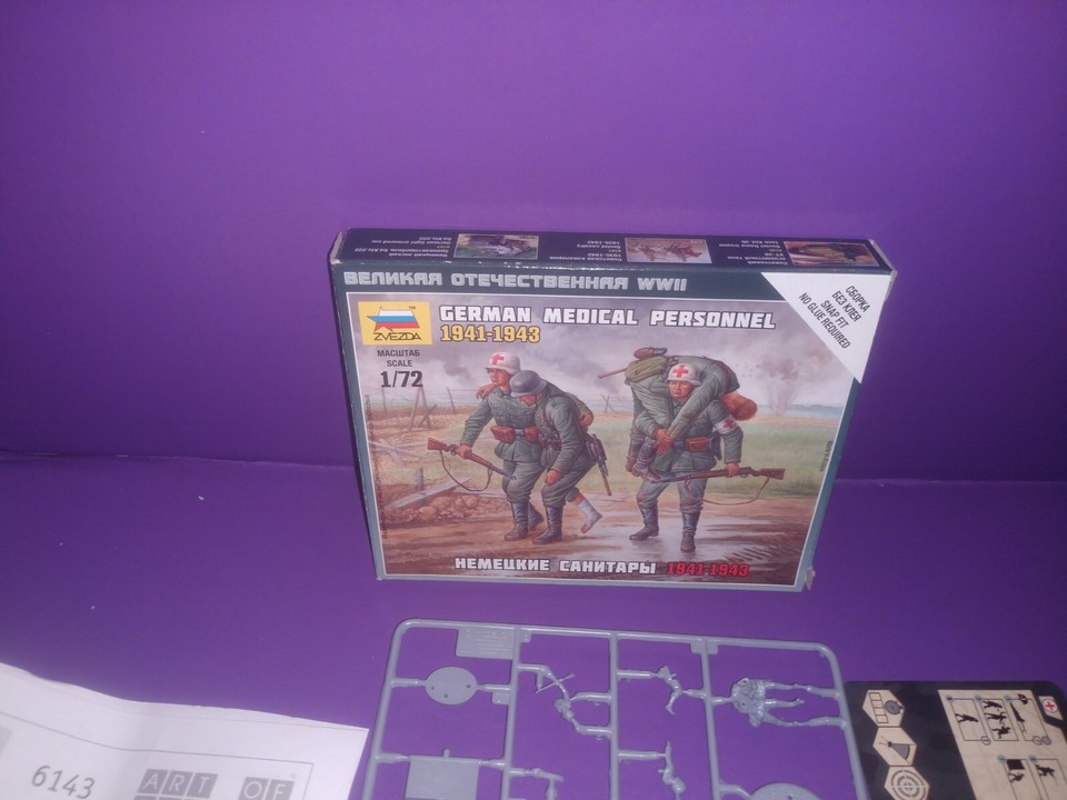 Zvezda WWII German Medical Personnel 1941-1943-1/72 Scale-SNAP FIT Open ...