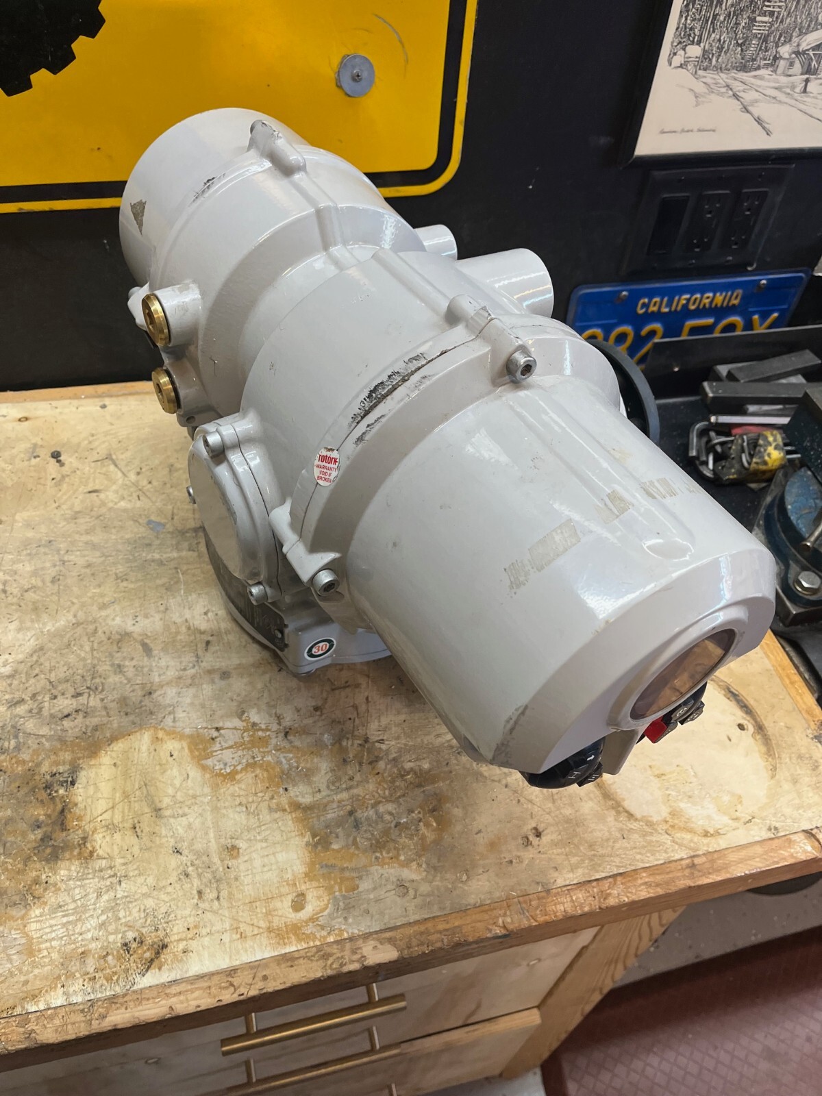 IQT1000 Pneumatic Actuator by ROTORK -- TESTED WORKING -- Stud Stuck ...