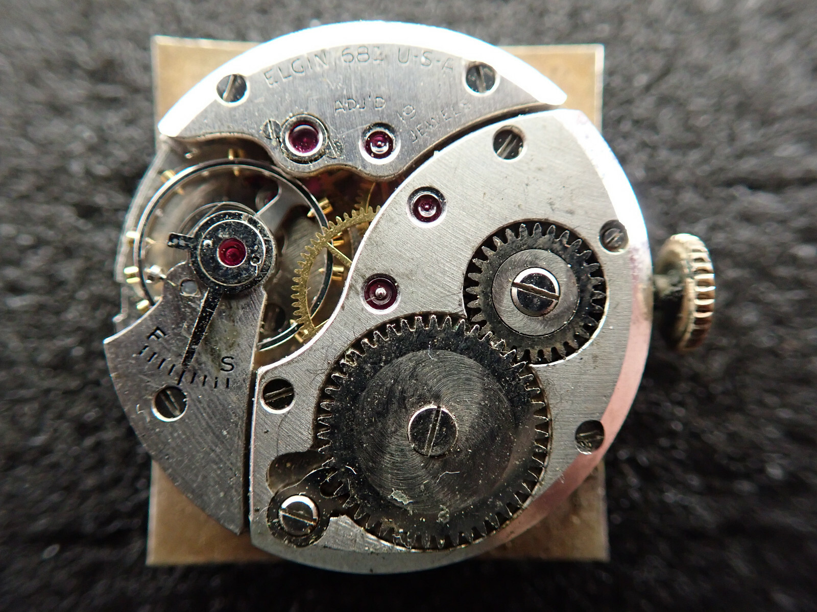 VINTAGE 23.6MM MEN'S ELGIN WRIST WATCH MOVEMENT CAL. 681 - NOT RUNNING ...