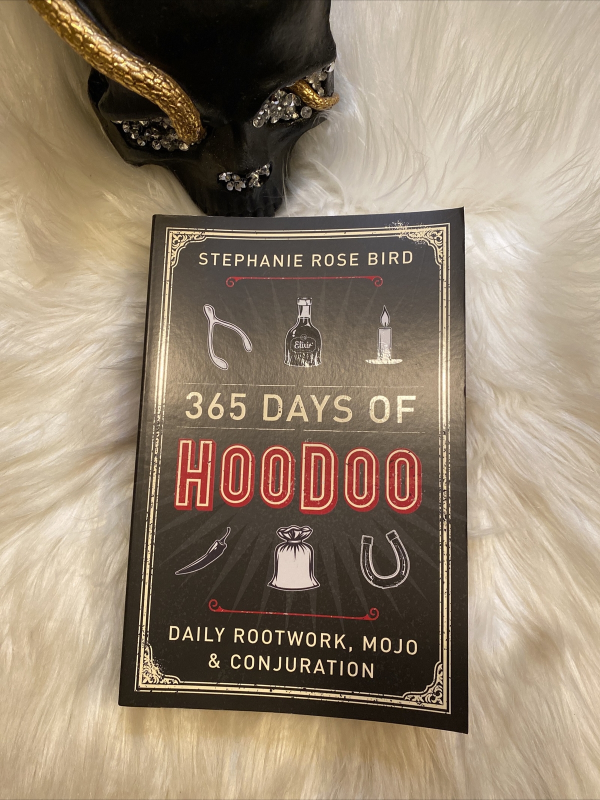 365 Days of Hoodoo: Daily Rootwork, Mojo, and Conjuration by Stephanie ...