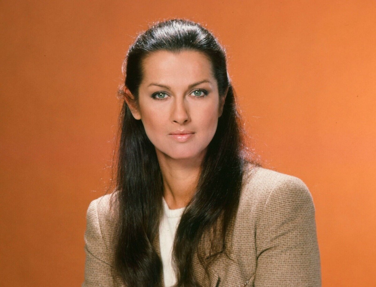 Veronica Hamel Hill Street Gormacha