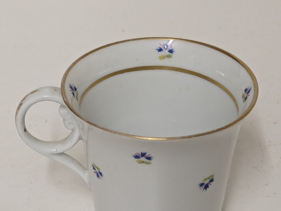 Early 18th Century Baden Shape Porcelain Cup, Chamberlains Worcester ...