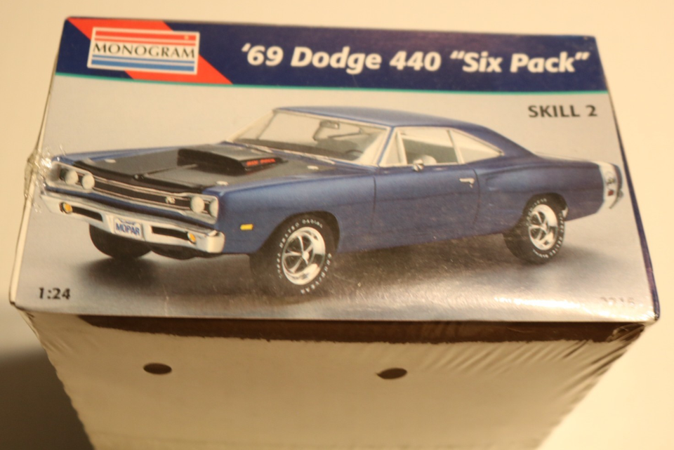 MONOGRAM 2215 69 DODGE 440 SIX PACK CAR MODEL KIT NEW IN SEALED BOX 1/ ...