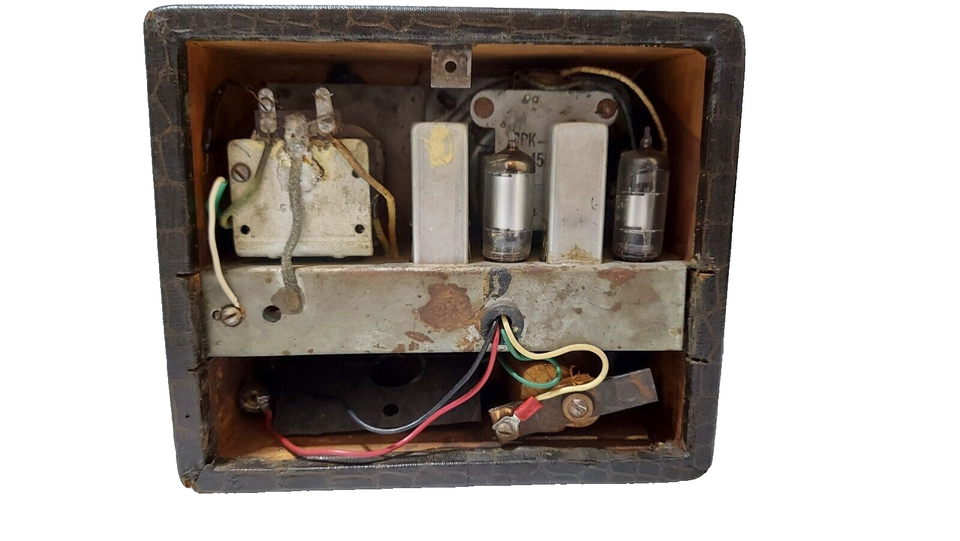 Air Castle Trav-Ler Portable Tube Radio MDL 5019 Pin-Up Girls On Side ...