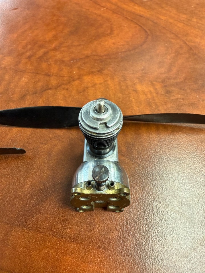 Cox PeeWee .020 Model Airplane Engines with Propellers - Lot of 2 | eBay