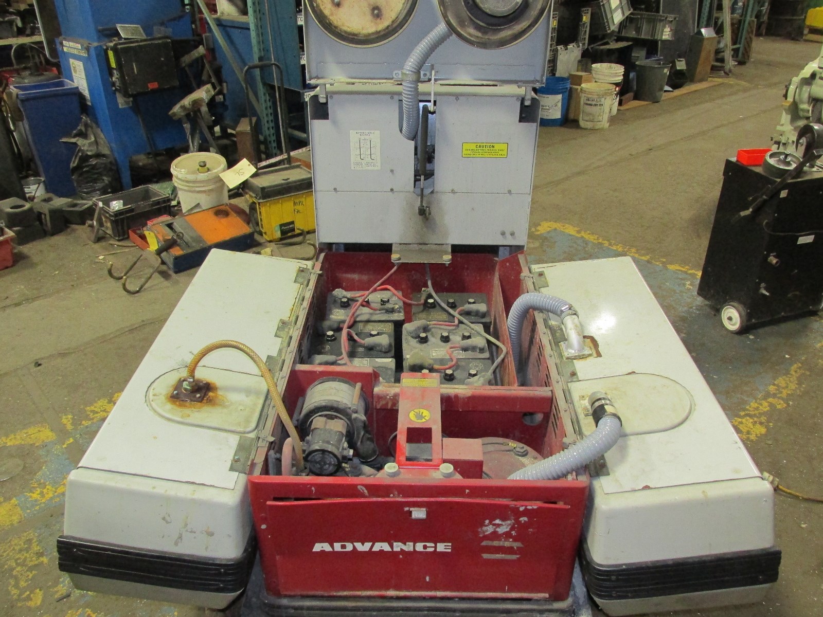 Advance Machine Co. Floor Scrubber Hydro Electric Retriever Trac 280 ...