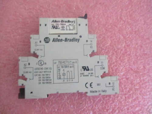 Allen-Bradley Cat. #: 700-HLT1U Term. Bloc avec 700-TBR24 Relais Séries ...