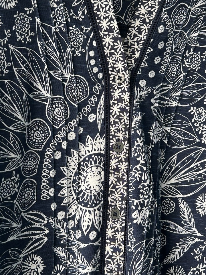 Weird Fish Navy Blue & White V Neck Floral Print Long Sleeve Tunic Size ...