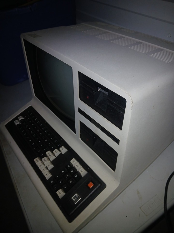 Vintage Tandy Radio Shack TRS-80 Model 4 Micro Computer -Green Screen ...