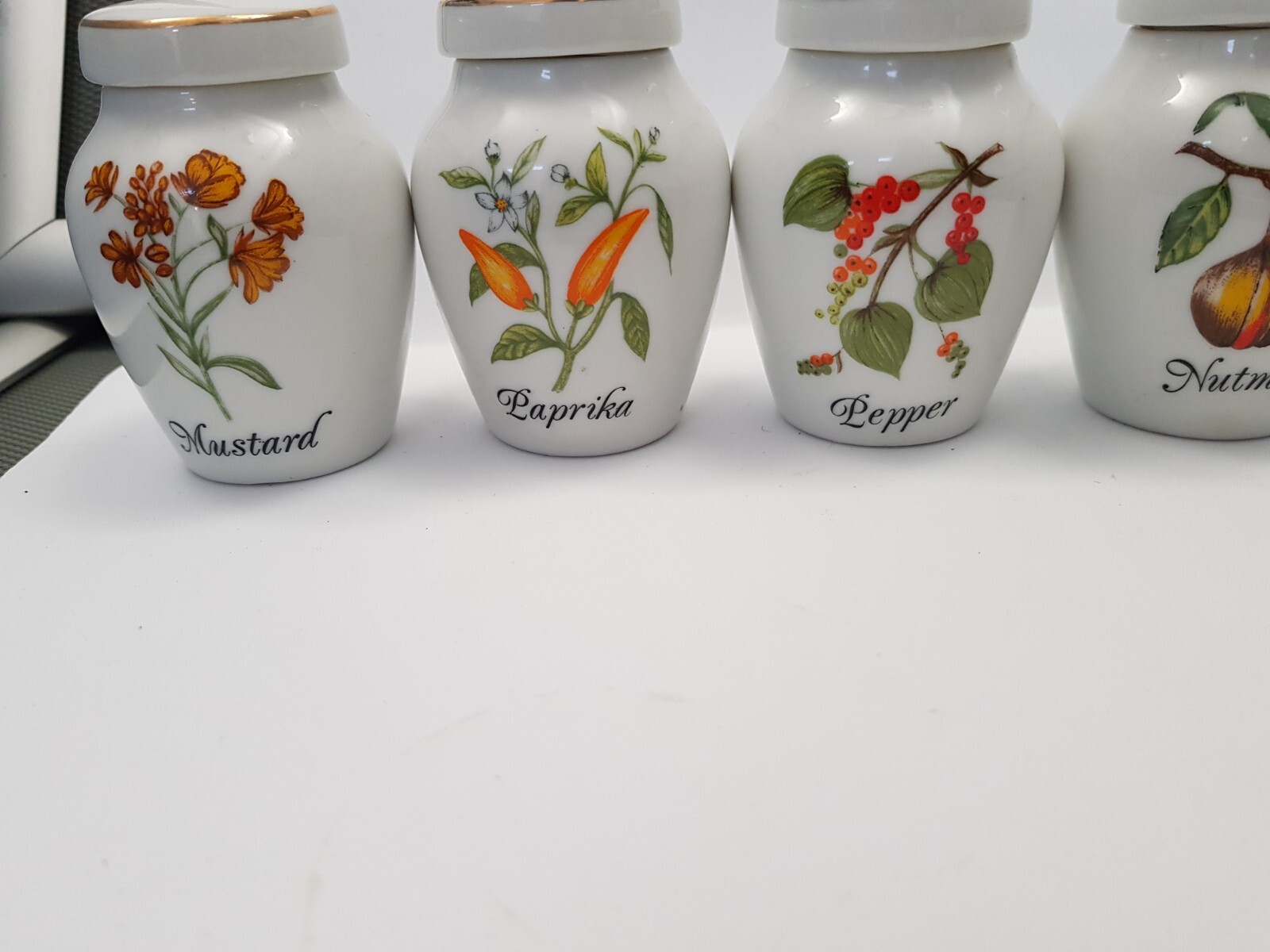 Set 6 porcelain condiment /spice jars. Clove,Thyme,Nutmeg pepper ...