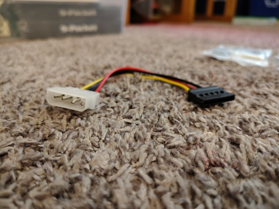 SATA Power Adapter SATA 15 Pin Female to Molex LP4 4-Pin Female Power ...