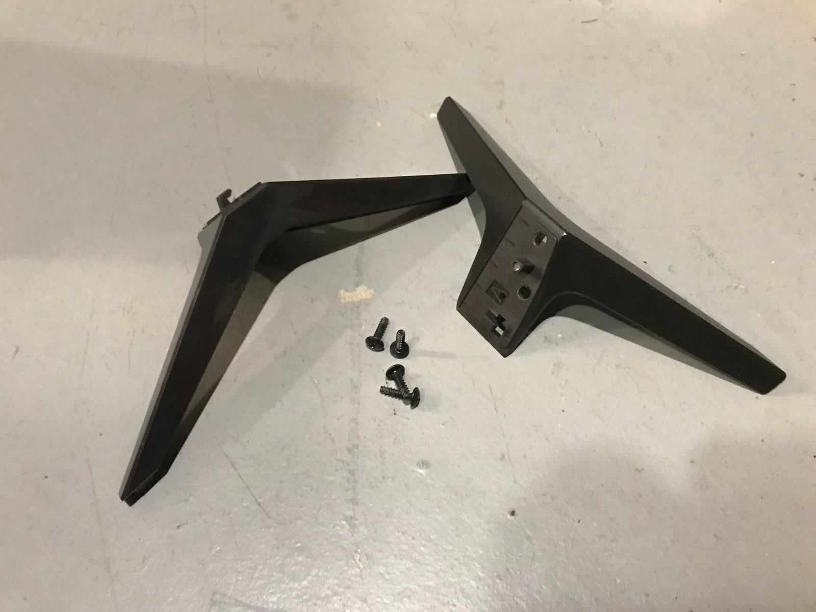 LG 49UK6300PUE / 55UK6300PUE Feet w Screws ( Guide post missing on 1 ...