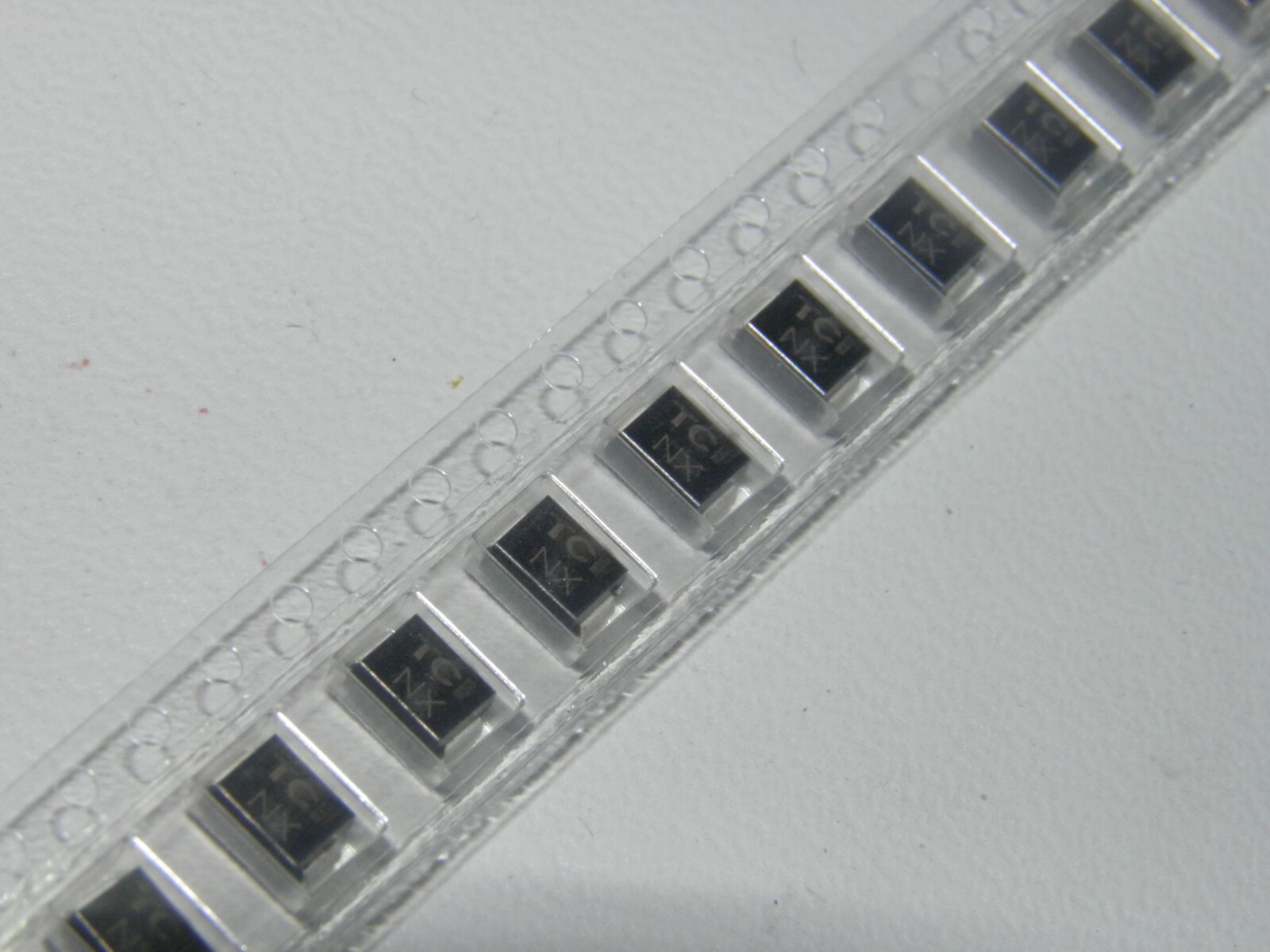 Littelfuse TVS Diodes - Transient Voltage Suppressors 9Vr 600W 39A 5 ...