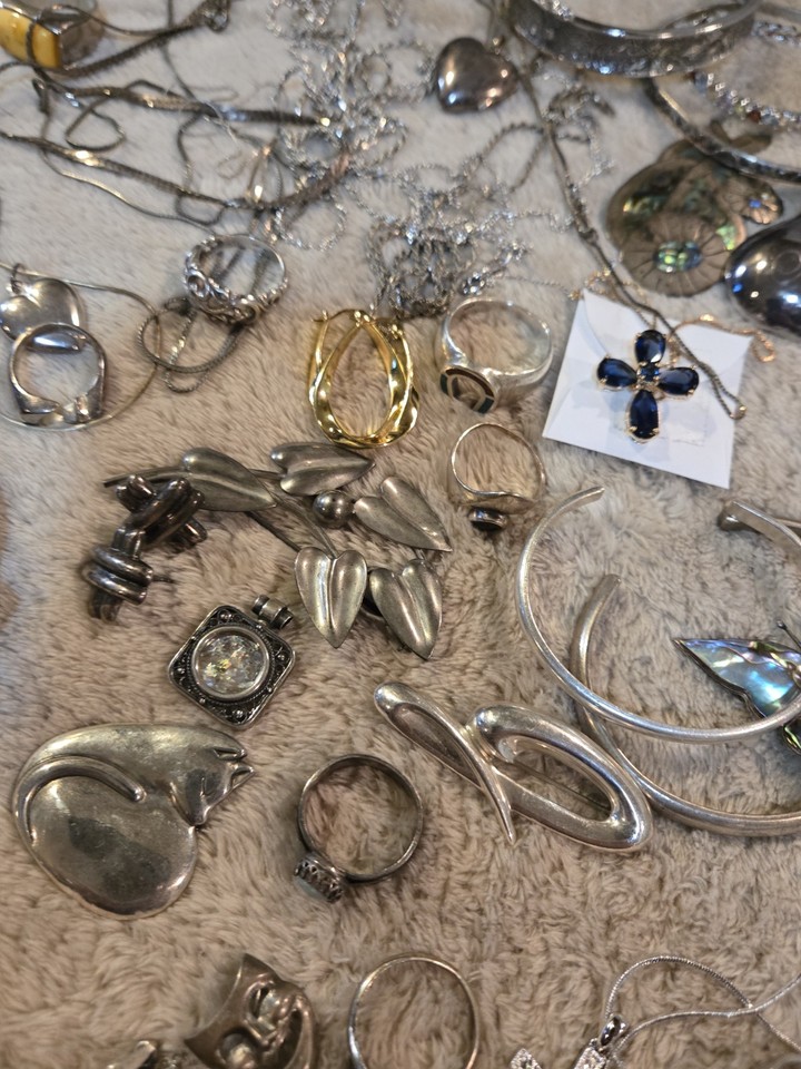 HUGE SCRAP STERLING SILVER JEWELRY LOT BROOCHES BRACELETS RINGS ECT 643 ...