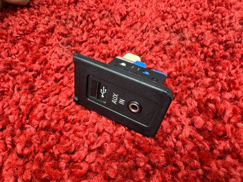 BMW E71 E70 E60 E63 E90 USB AUX AUXILIARY CHARGING INPUT SOCKET PORT ...