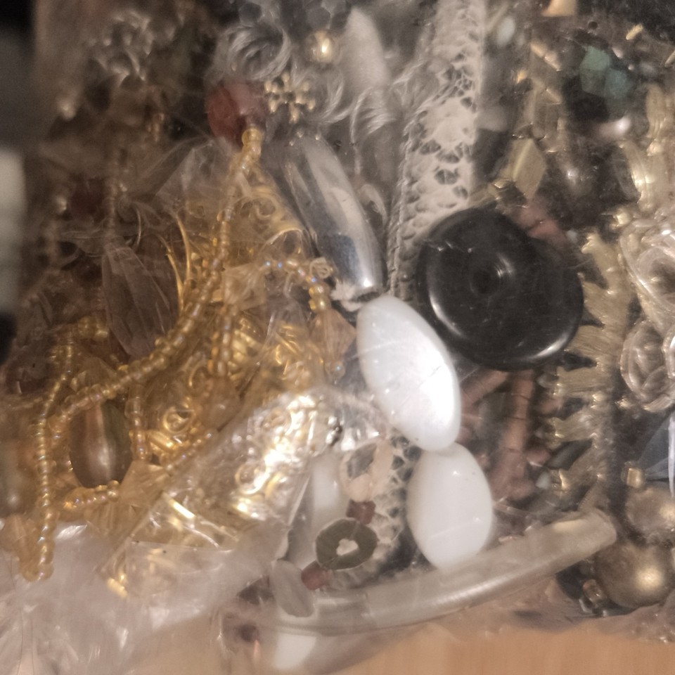 Job Lot unsorted Vintage Broken Silver And Gold Tone Jewellery 1.6KG ...