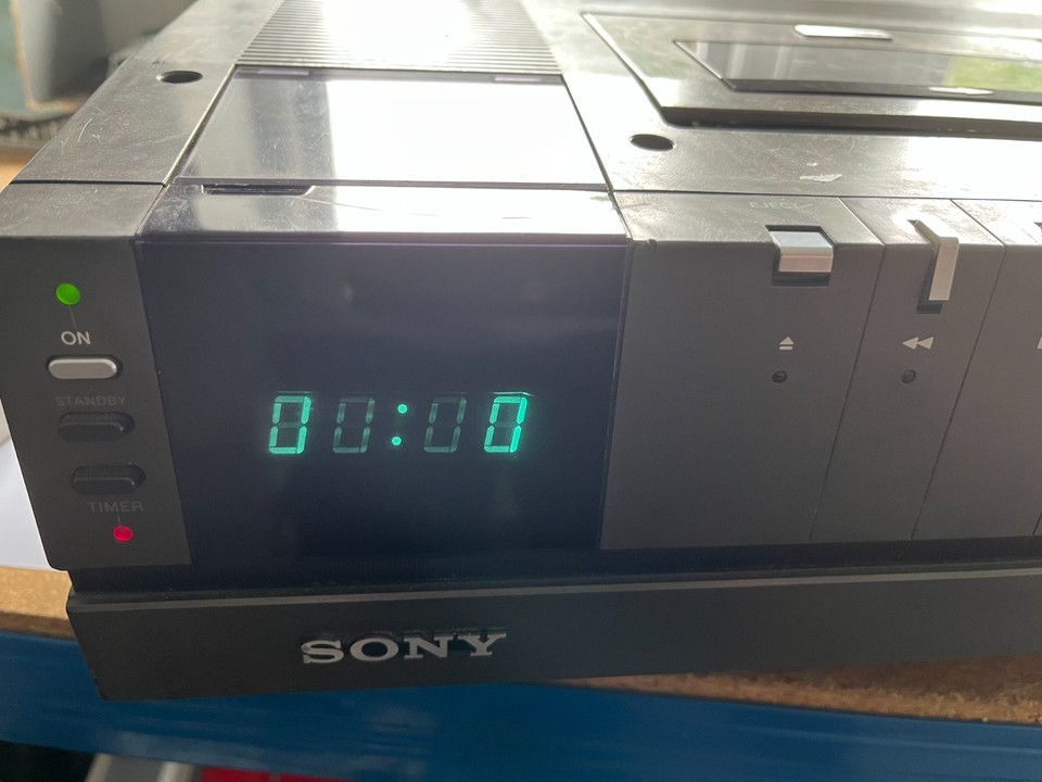 SONY SL-C7 UB BETAMAX VIDEO CASSETTE RECORDER - NO REMOTE - FREE UK ...