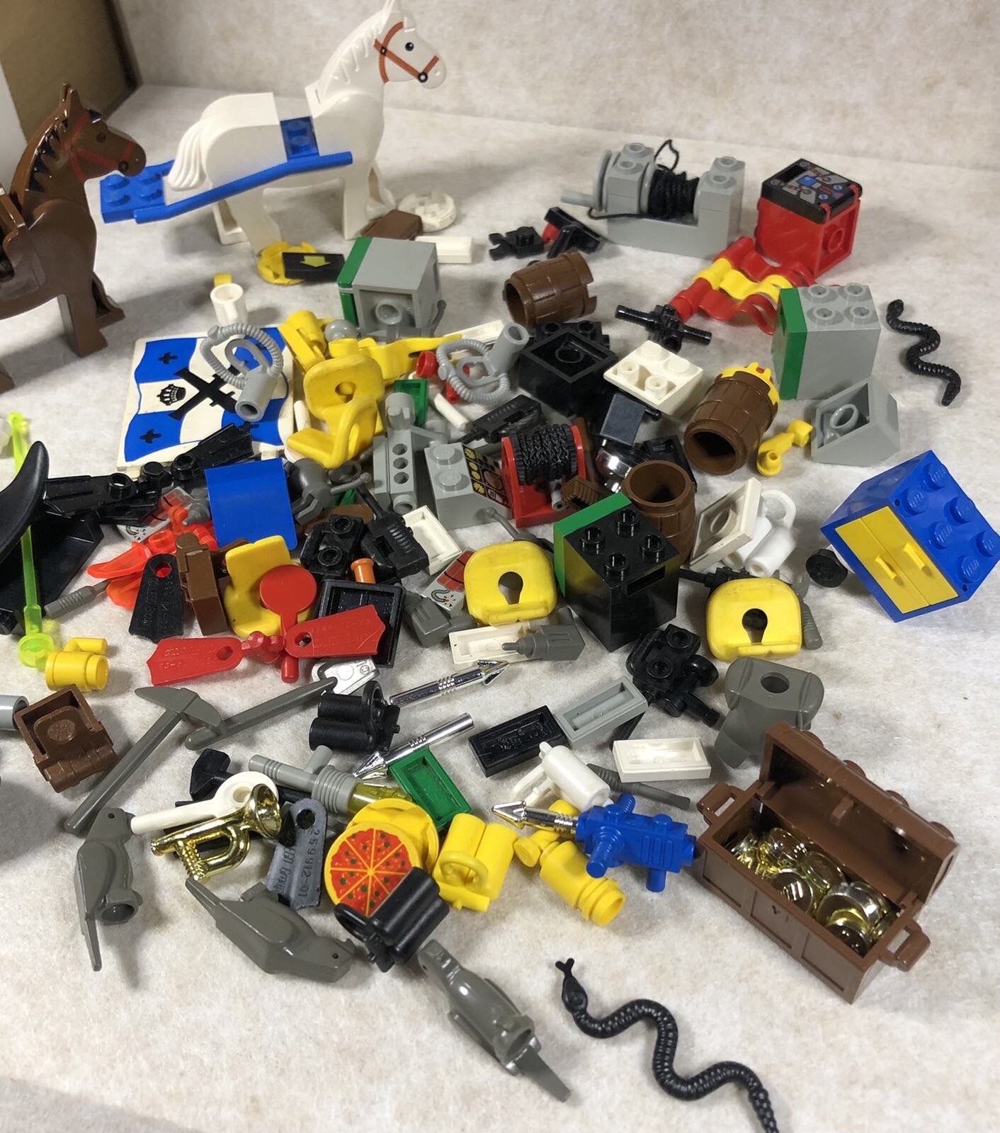 LEGO Mixed Lot Of Animals And Accessories Pirate Props For Minifigures ...