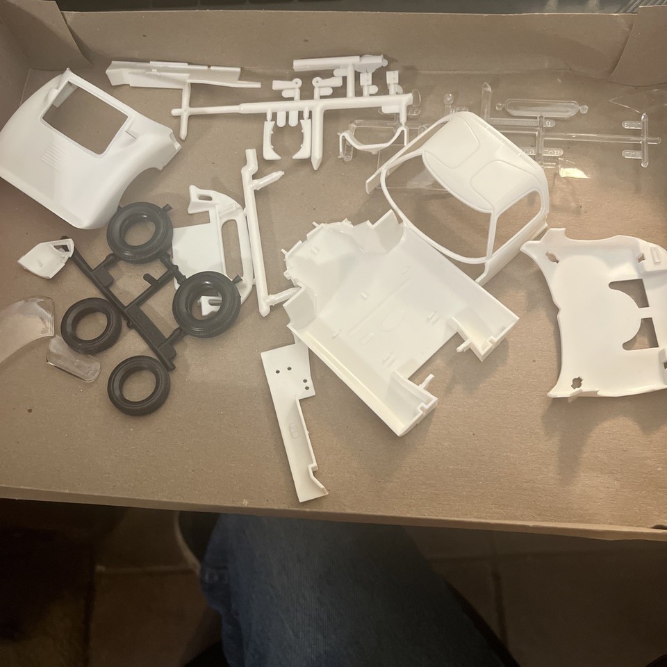 Vintage Revell Ford GT 40 Model Kit 565 LeMans Race Car 1:25 Scale Open ...