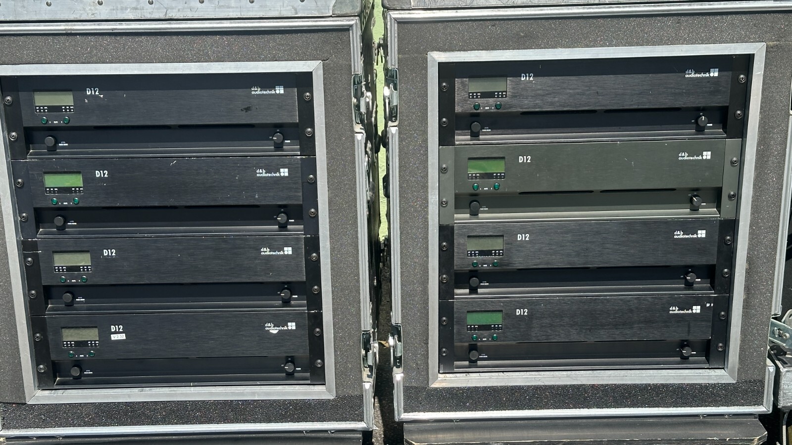 (16) D&B Audiotechnik J8 Line Array Loudspeakers/W(2) D12 Amp Rack (THS ...