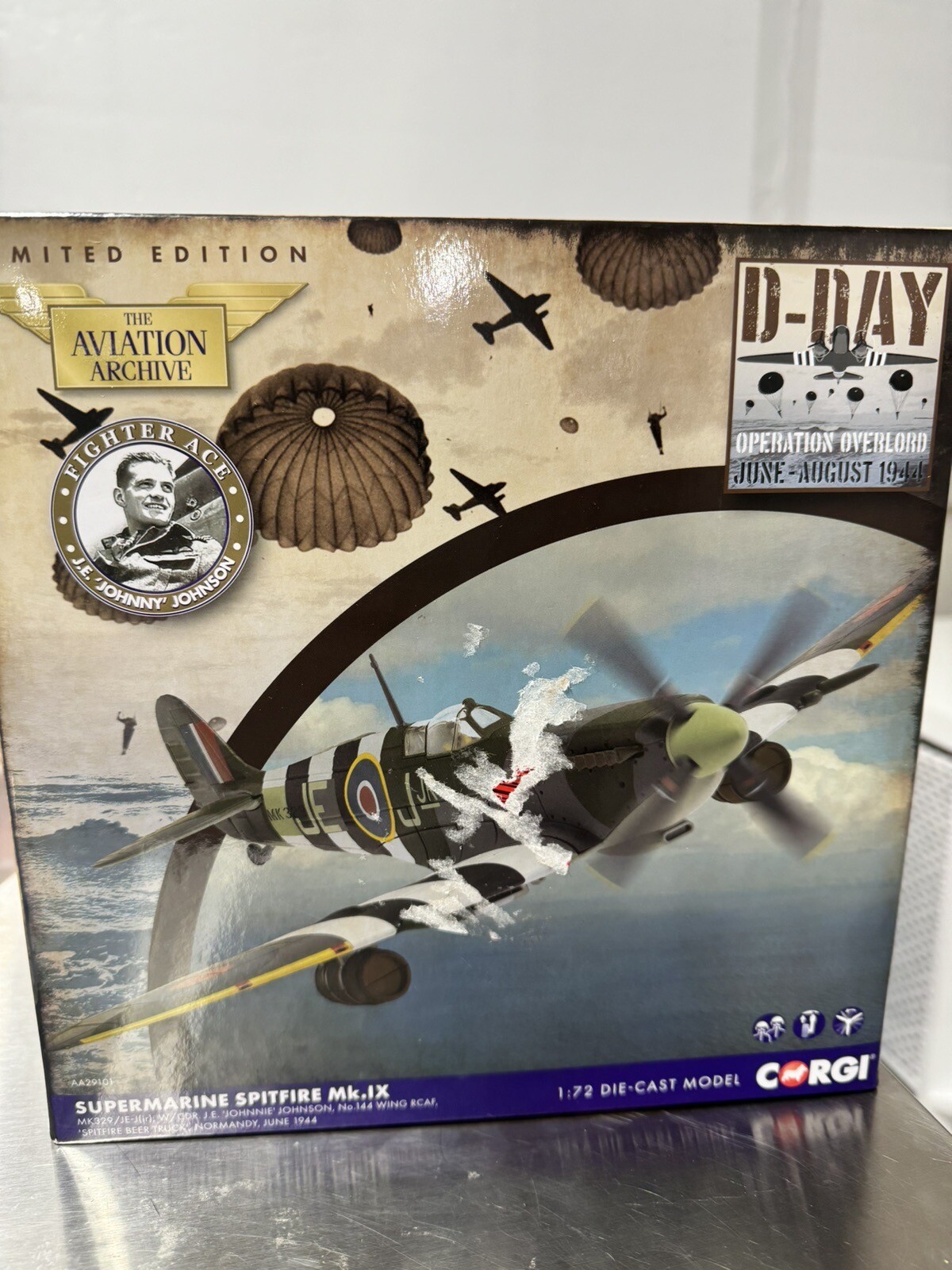 Corgi Supermarine Spitfire Mk.IX MK329/JE-J(jr) W/Cdr. J.E. Johnson, No ...