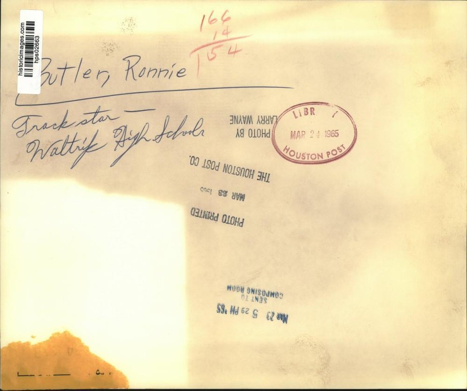 1965 Press Photo Waltrip High School track star Ronnie Butler prepares ...