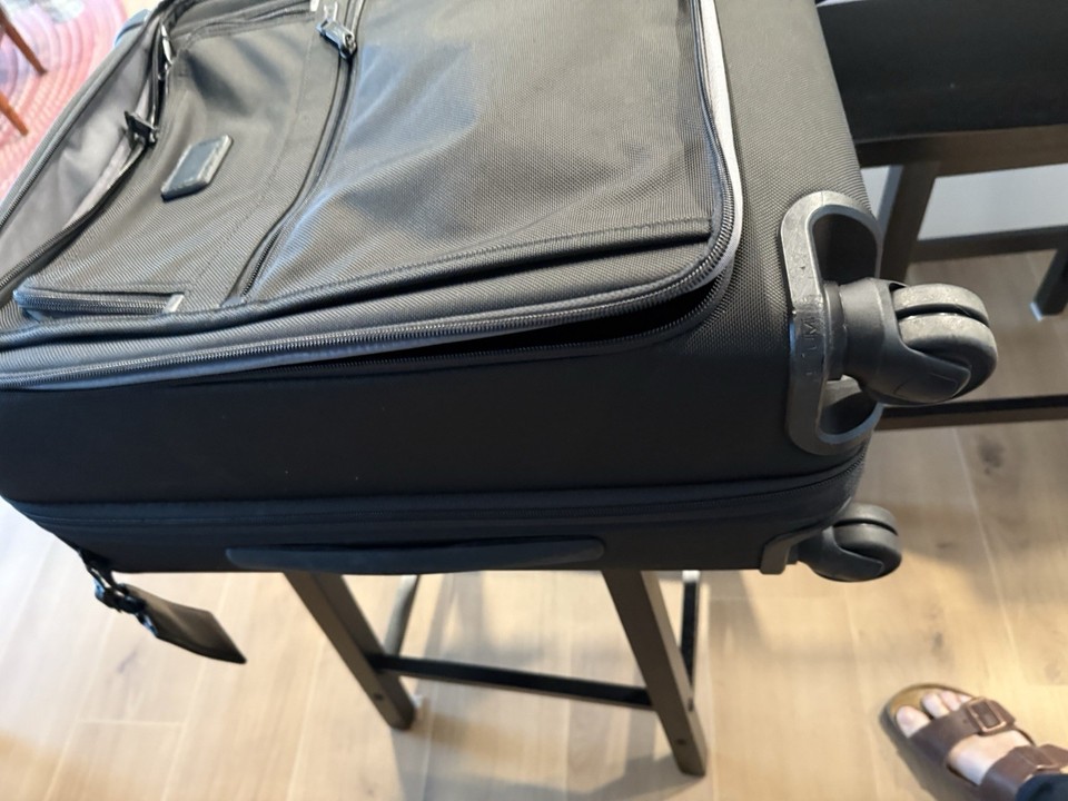 TUMI ALPHA 2 International Front Lid, 4 wheeled Carry-on | eBay