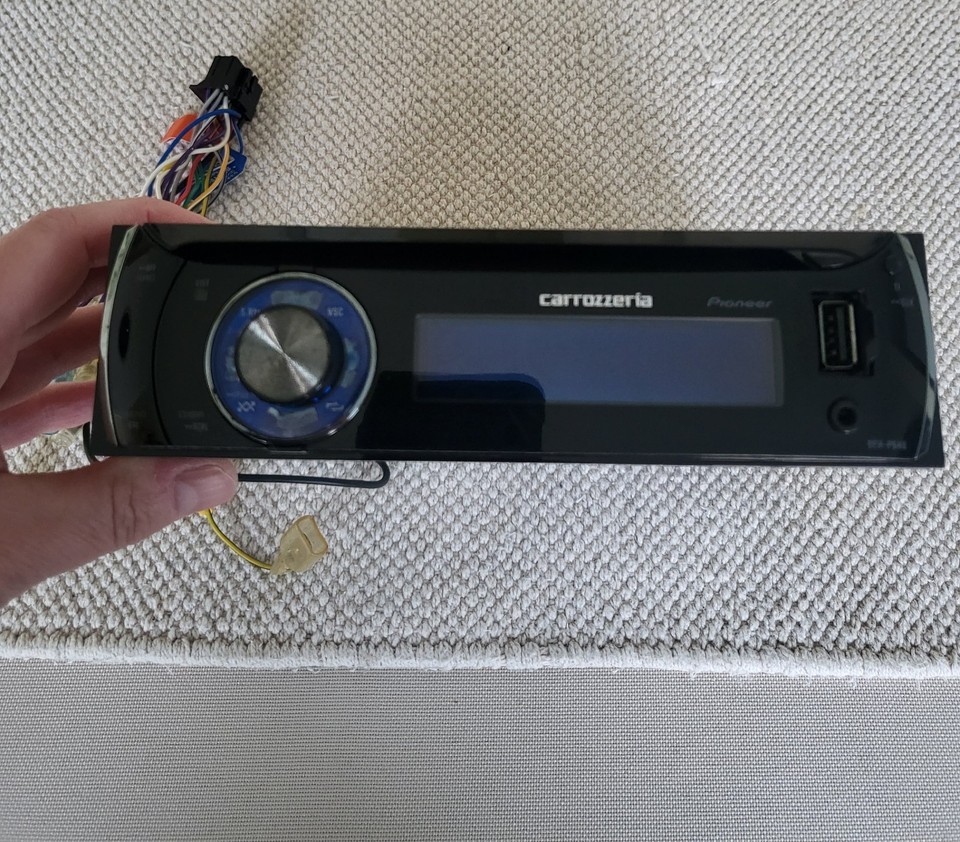 Pioneer Carrozzeria DEH-P640 Car Stereo CD Player . Good Working Order ...