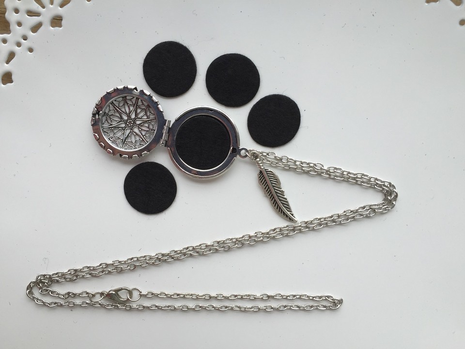 ANTIQUE SILVER FEATHER ESSENTIAL OIL DIFFUSER NECKLACE AROMATHERAPY ...