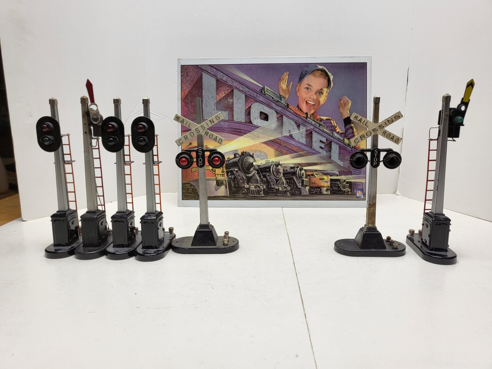 LOT OF 7 Lionel & MTH Block Signals, Semaphore, Crossing signals ...