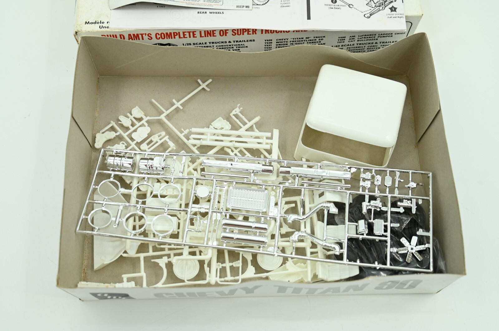Vintage AMT Chevy Titan 90 1/25 Scale Model Kit CB Radio Truck Hobby ...