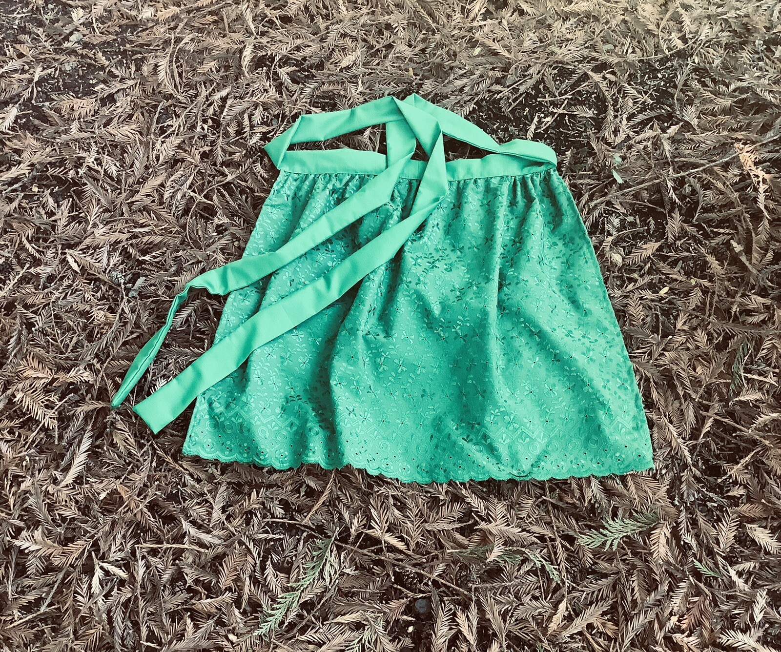 Eyelet Fabric Apron M/L Green Half Apron Pioneer Costume Apron ...