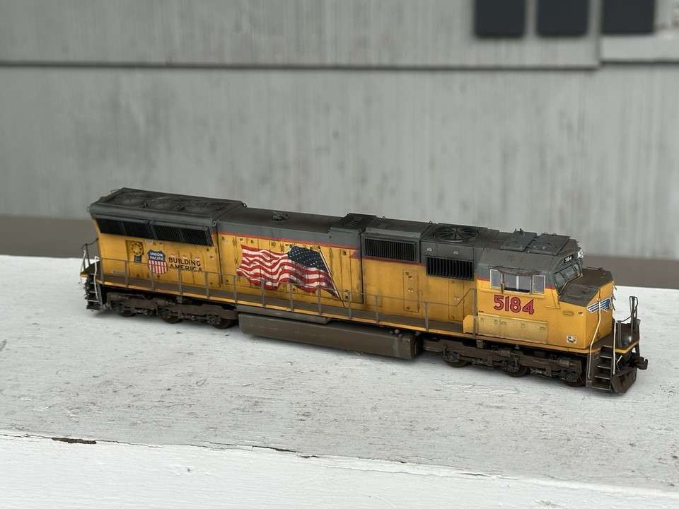 Custom Weathered HO Scale Athearn Genesis SD70M Union Pacific Tsunami 2 ...