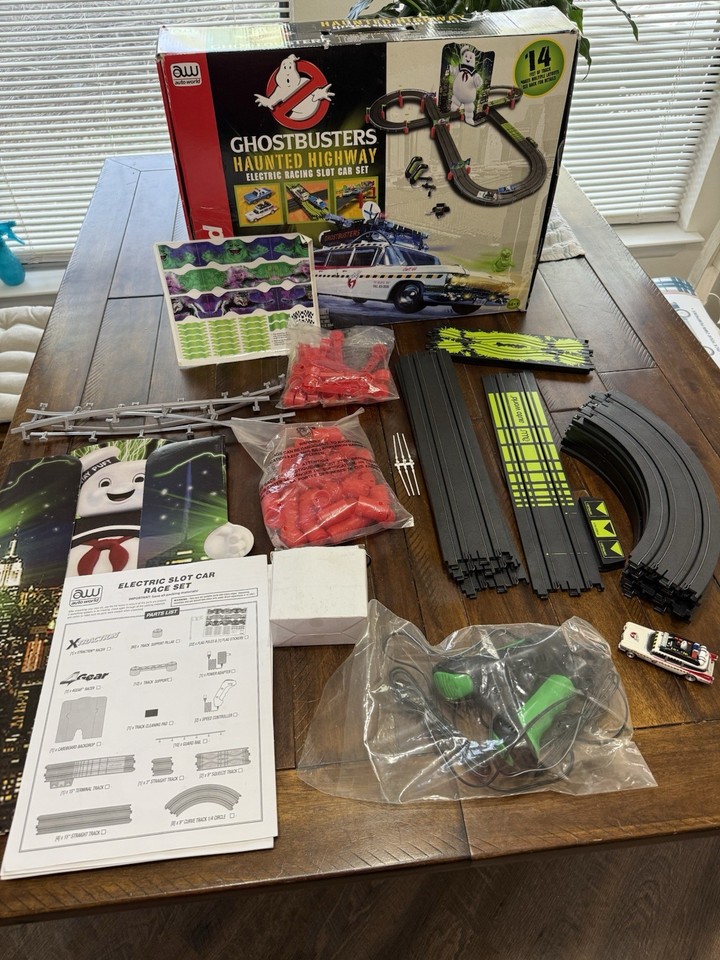 Auto World Ghostbusters Haunted Highway Electric Racing Slot Car Set ...
