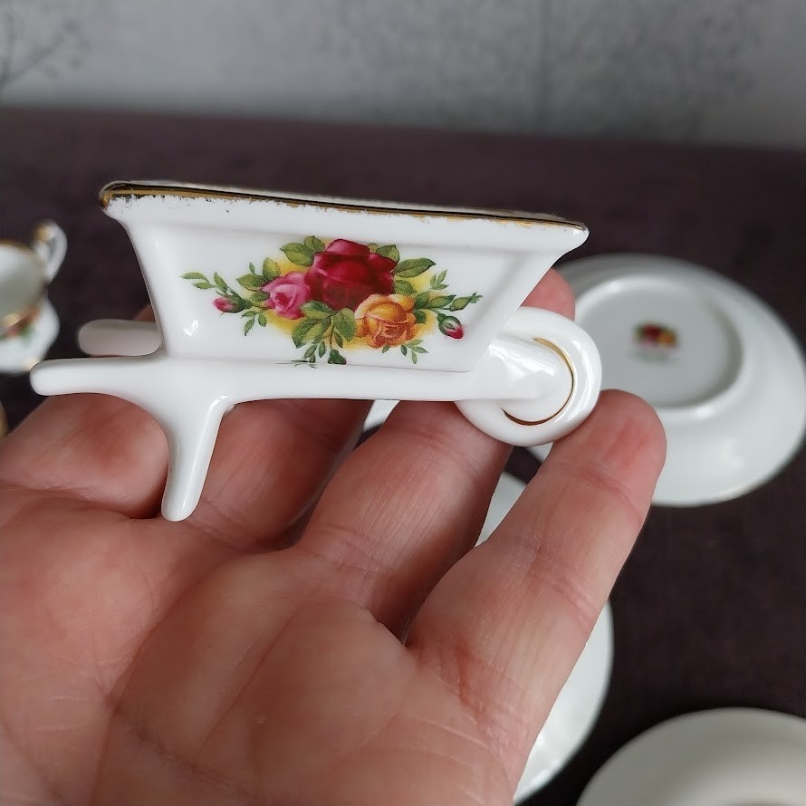 5 Royal Albert Old Country Rose Small Round Trinket Dish and miniatures ...