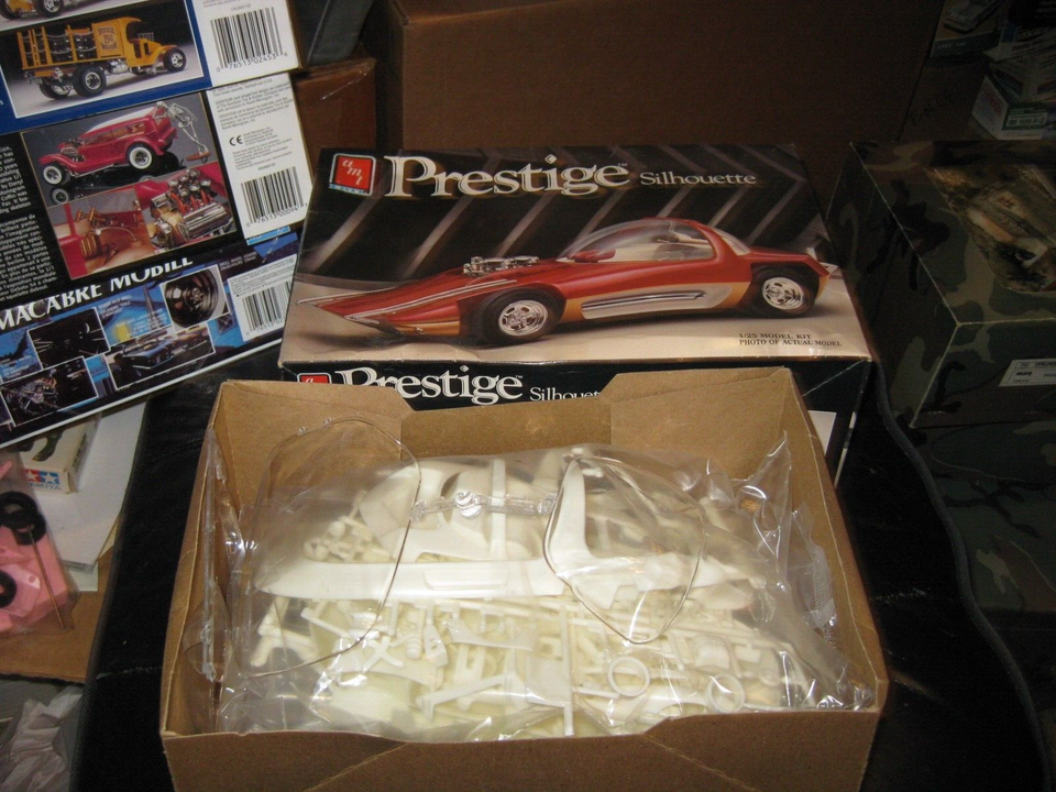 MIB Prestige Silhouette Model Kit w/Trailer 1/25 parts sealed by AMT ...