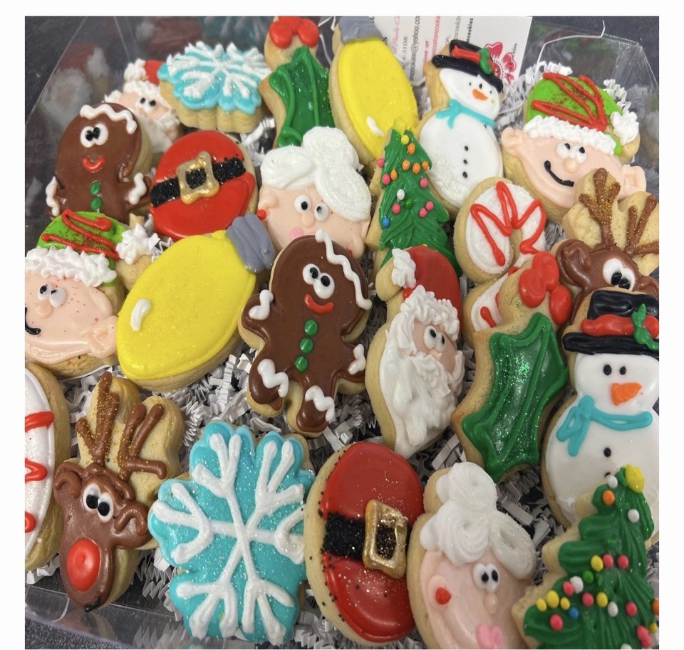 Traditional Christmas Sugar Cookies • Decorated Holiday Cookies ...