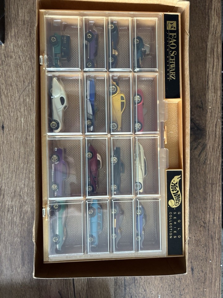 Hot Wheels FAO Schwarz Gold Series Collection 16 Car Set 1994 Series 1 ...
