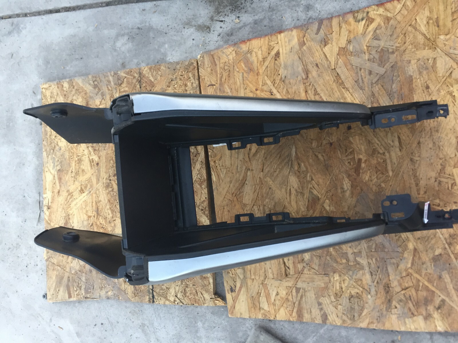 2013-2017 Hyundai Veloster 1.6L Center Console Trim Bezel OEM | eBay