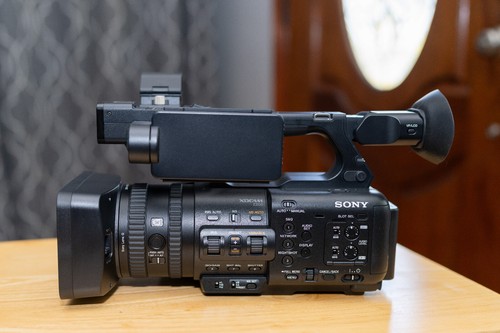Sony PXW Z200 Solid State Handheld 4K Black Camcorder with Exmor RS ...