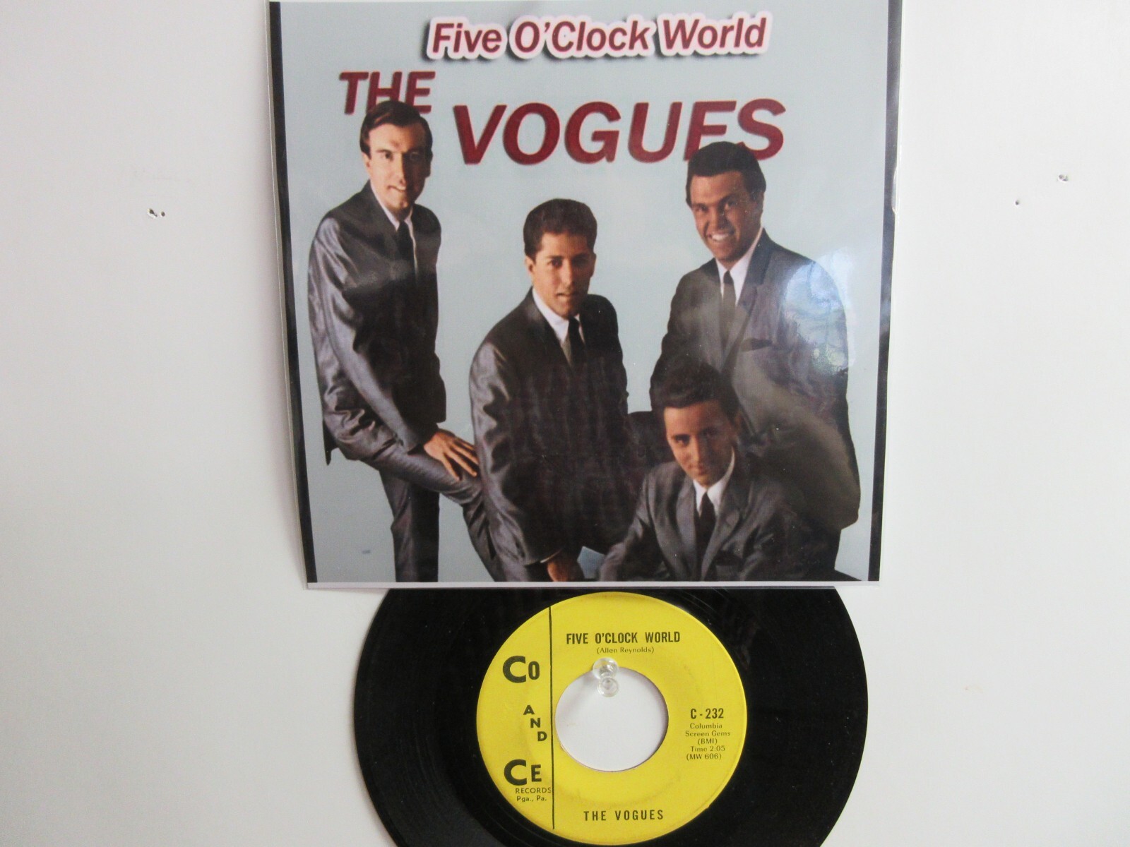 💥* ' THE VOGUES ' HIT 45 + PICTURE [ FIVE O' CLOCK WORLD ] 1965 !💥 | eBay
