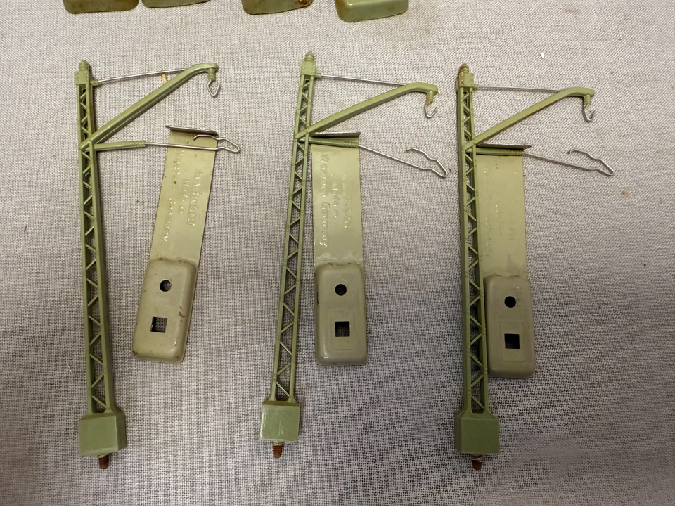 Märklin HO Scale 7010 Catenary Feeder Masts (53) & Catenary Mast Towers ...
