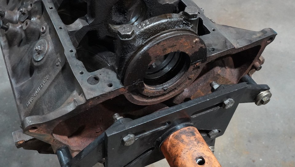 1975 FORD 460 CI ENGINE BARE BLOCK, STOCK BORE D1VE-6015- A2, 4J10. WE ...