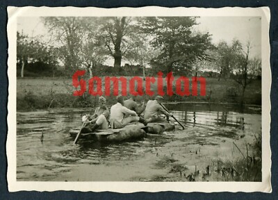 E8 WW2 ORIGINAL PHOTO OF GERMAN WEHRMACHT SOLDIERS CROSSING RIVER ON A ...