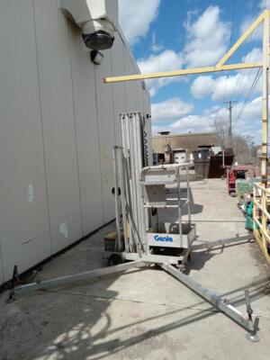 Genie PLC-30 "30 Foot" Electric Vertical Compact Personnel Manlift | eBay
