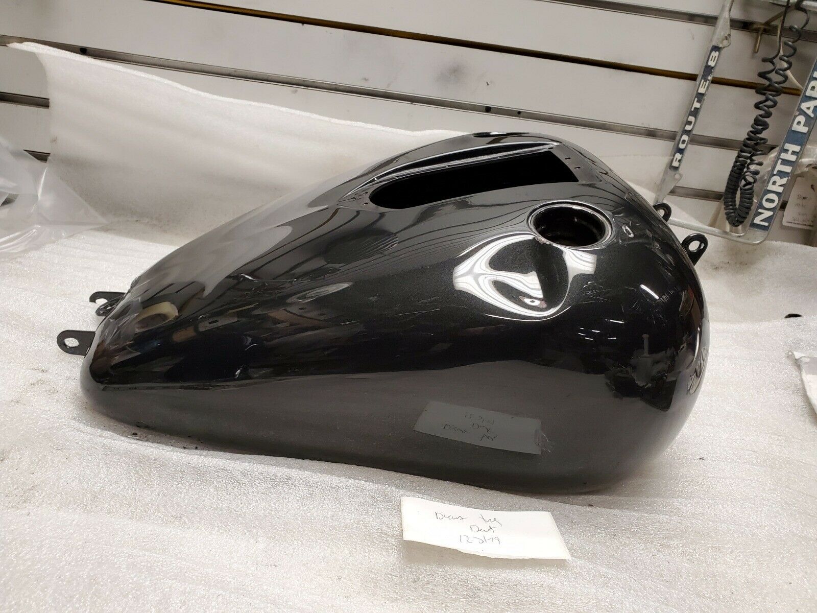 Dyna Gas Tank Harley Wide Glide Low Rider Street bob 2014 Dent OEM FXDL ...